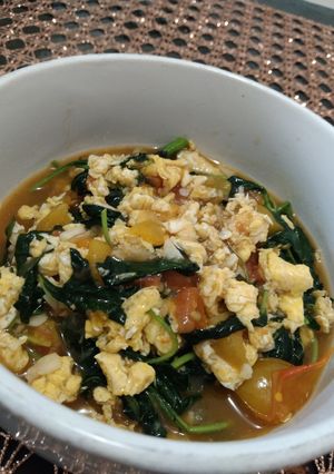 Resep 454. Tumis Bayam Tomat Telur oleh Dapoer Budhe - Cookpad