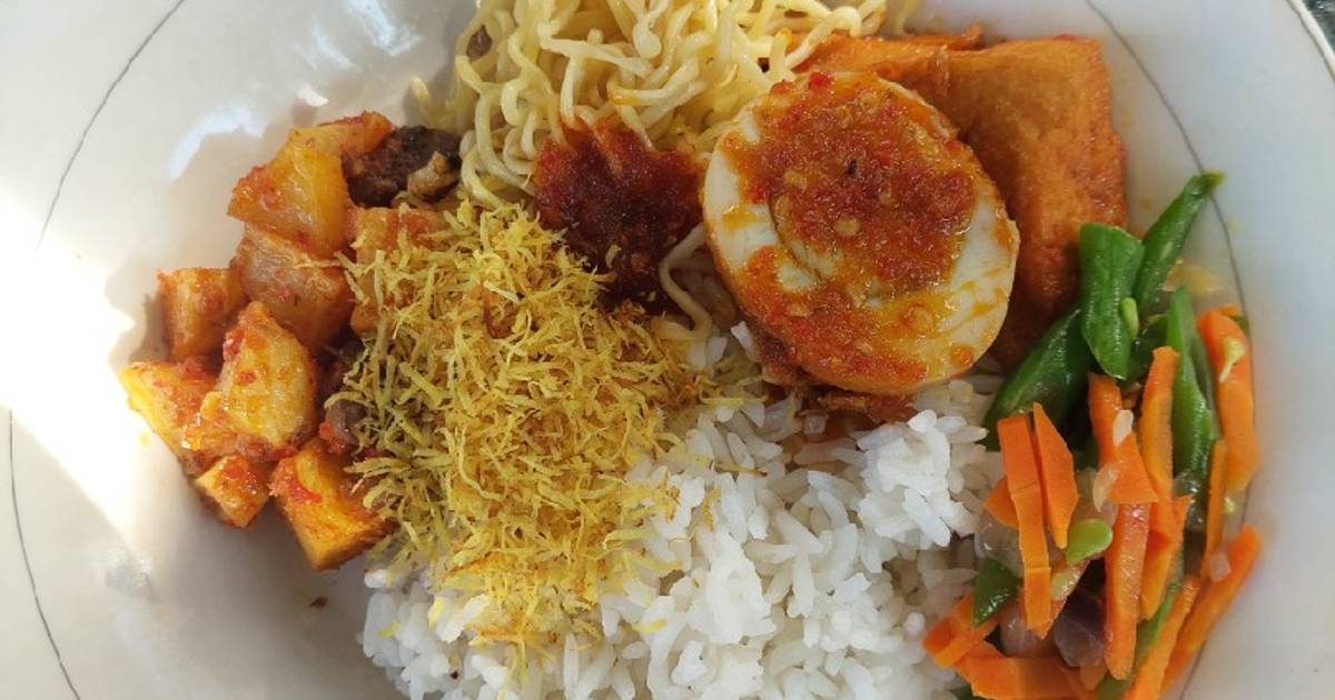 Resep Nasi campur surabaya / nasi rames oleh Ummushafiya - Cookpad