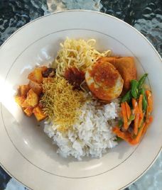 Resep nasi rames lezat mudah lengkap dengan lauknya