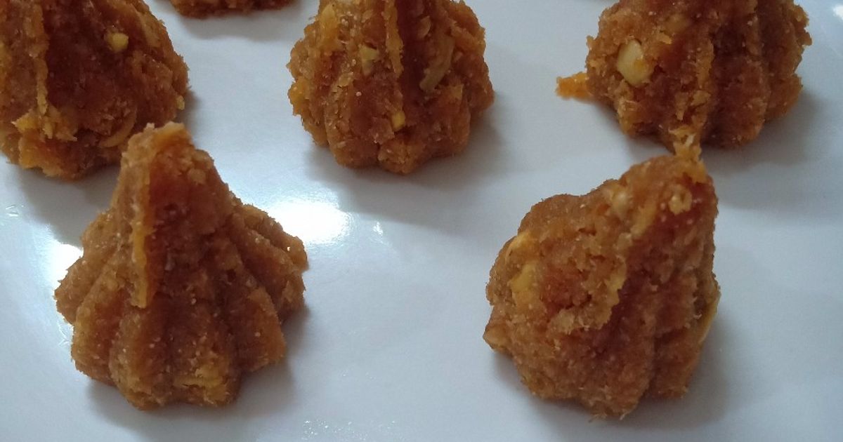 Coconut Jaggery Modak Recipe by Nipi Arora - Cookpad