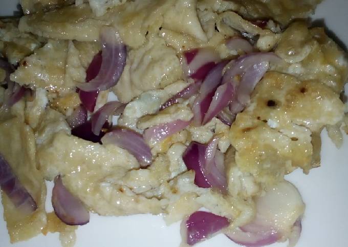 Scramble onion egg Recipe by Samira Abubakar - Cookpad