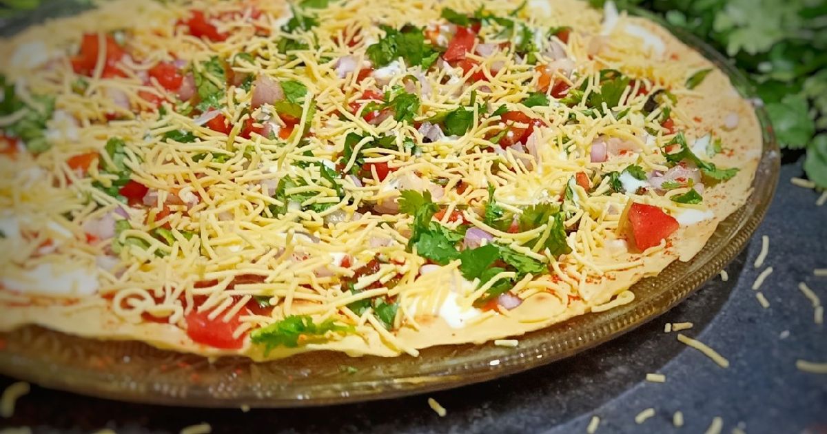 Sanjhbati Sen. দ্বারা মশালা পাঁপড় চাট (Masala Papad Chat Recipe In ...