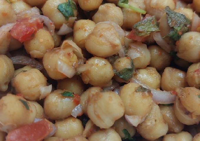 Chana chaat plate Recipe by Fary Feroz - Cookpad