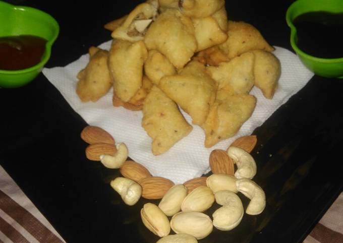 Dry fruits mini samosa Recipe by Anita Gupta - Cookpad