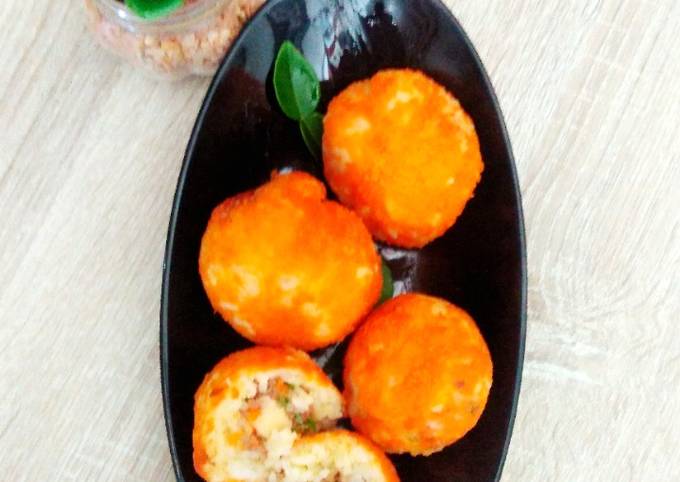 Resep Rice Ball (Bola Nasi isi Tumisan Sayur Sosis Keju) oleh Mamah ...