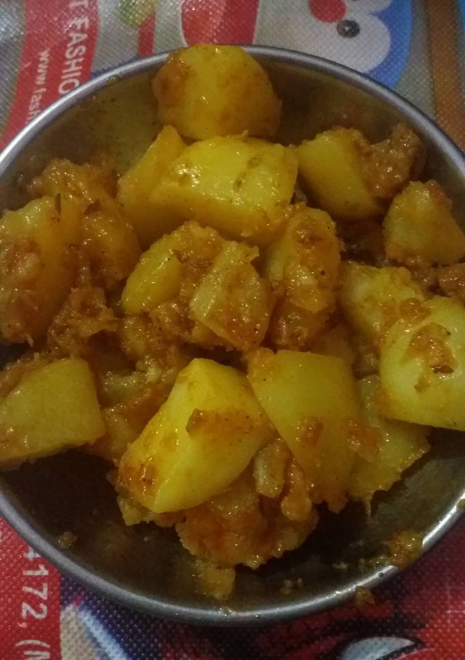 Dry Aloo Recipe by pooja - Cookpad