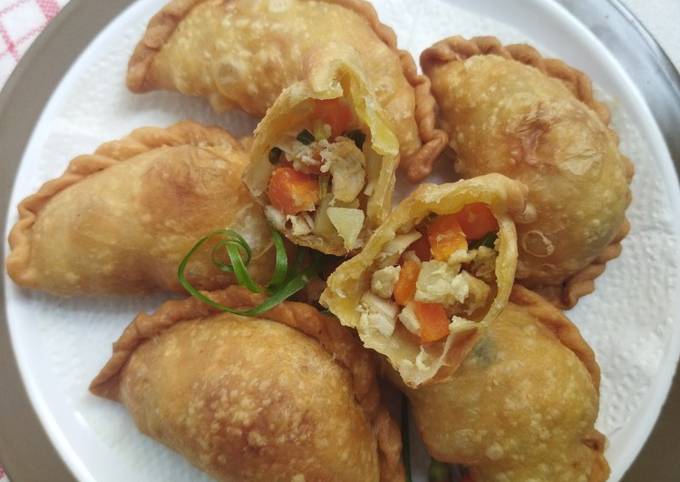 Resep Pastel Isi Ayam oleh Daniar - Cookpad