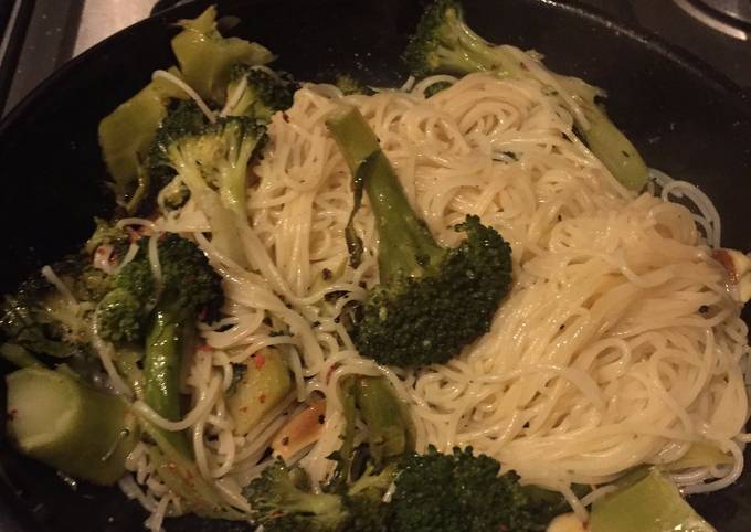 Fideos con brócoli y ajo Receta de Vera- Cookpad