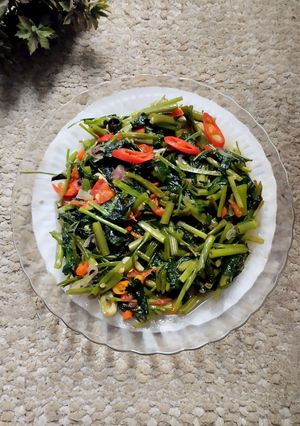 Resep Tumis Kangkung oleh Lisa Dewi - Cookpad