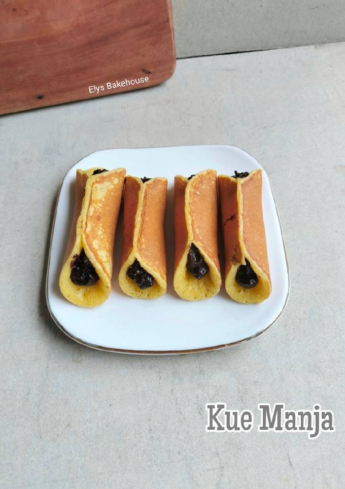 Resep Kue Manja isi Vla Cokelat oleh Elys Diana - Cookpad