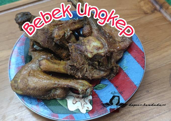 Resep Bebek Ungkep Bumbu Instant oleh Bundadari - Cookpad