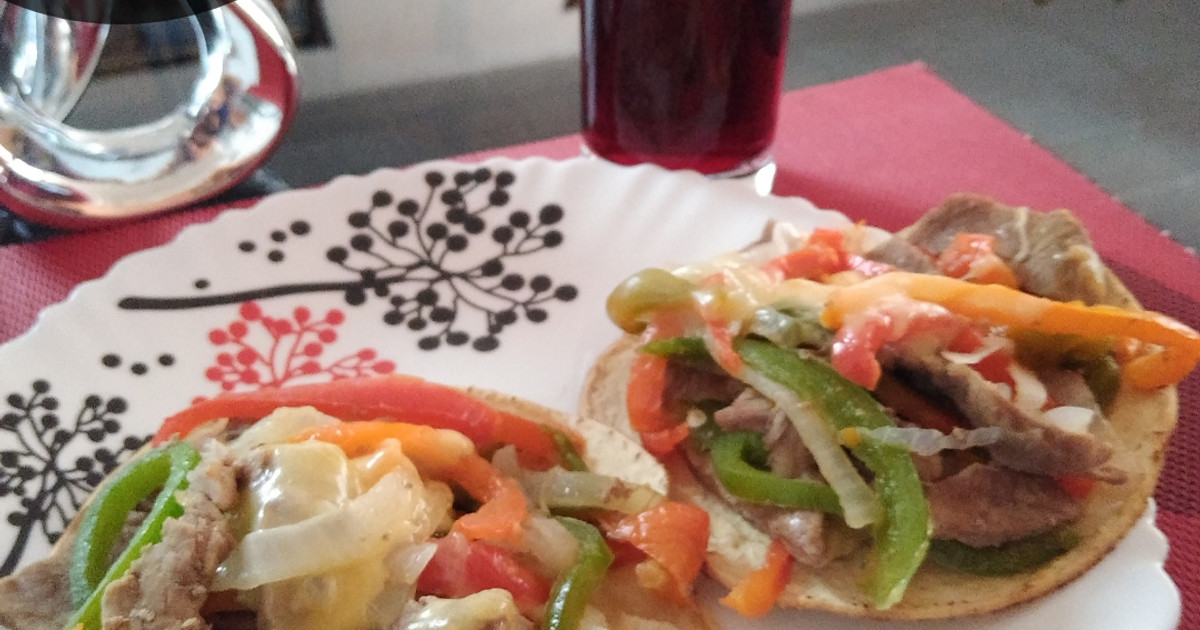 Tostadas De Alambre De Res Gratinado Receta de Karen Martinez- Cookpad