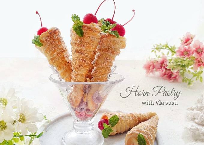 Resep Horn Pastry (cuncum) with vla susu oleh PutriChristian - Cookpad