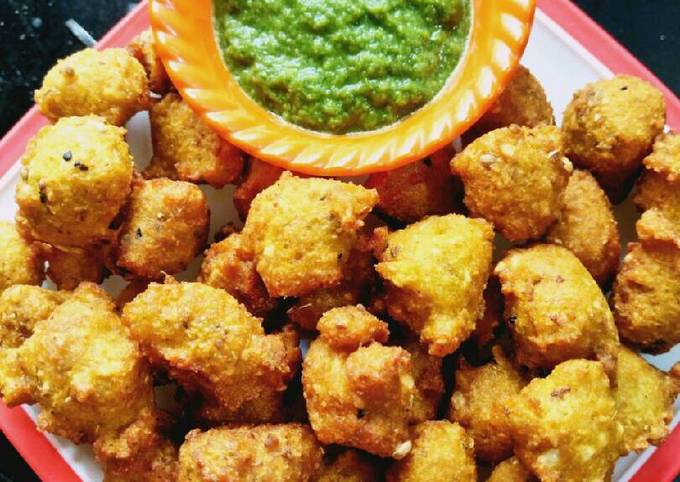 Moth daal pakoda Recipe by Anamika Saxena - Cookpad