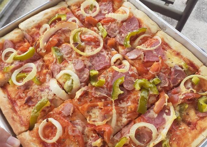 Resep L1mo pizza ala phd versi 24x24cm oleh Elvira Apriani - Cookpad