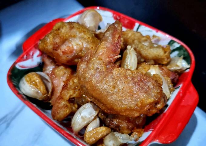 Resep Leher & Sayap Ayam Goreng Bawang Putih oleh Dapur Sesma - Cookpad