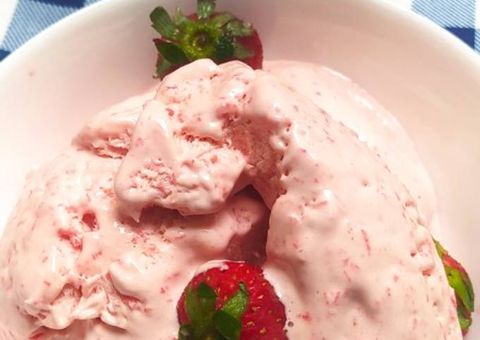 Resep Ice cream stoberi 🍓 homemade oleh Citra Amalia - Cookpad