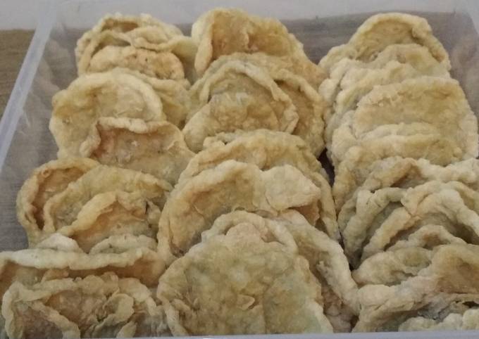 Resep Pempek kulit crispy oleh Betrisia - Cookpad