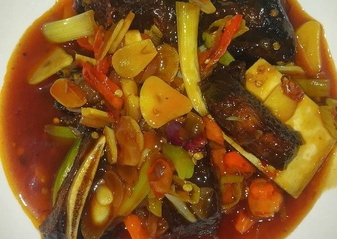 Resep Iga sapi pedas manis oleh Indri Nelam - Cookpad