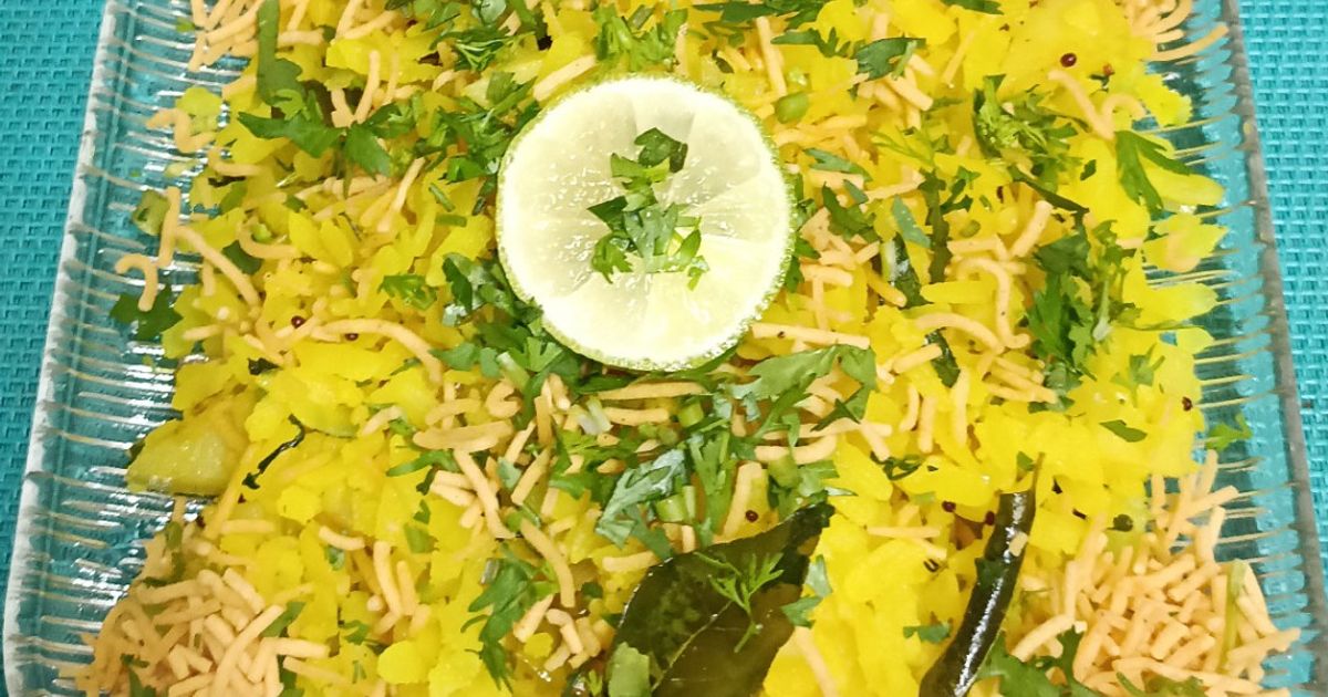 Kanda, Batata Poha With Aloo Bhujia Sev Recipe by Bina Samir Telivala ...