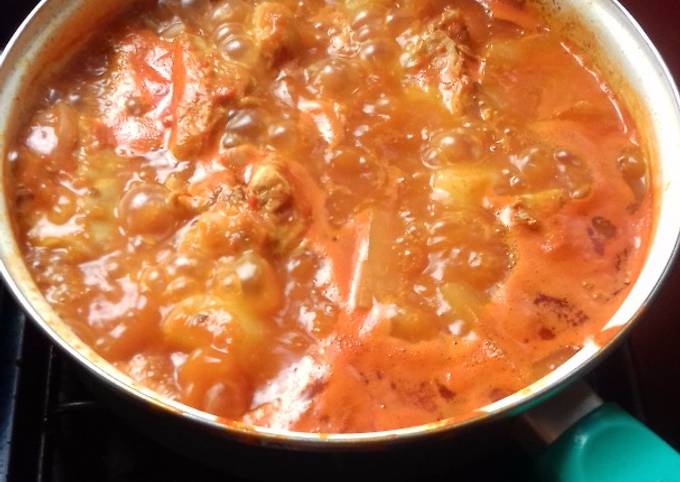 Pollo entomatado con papas Receta de Luisa Marin- Cookpad