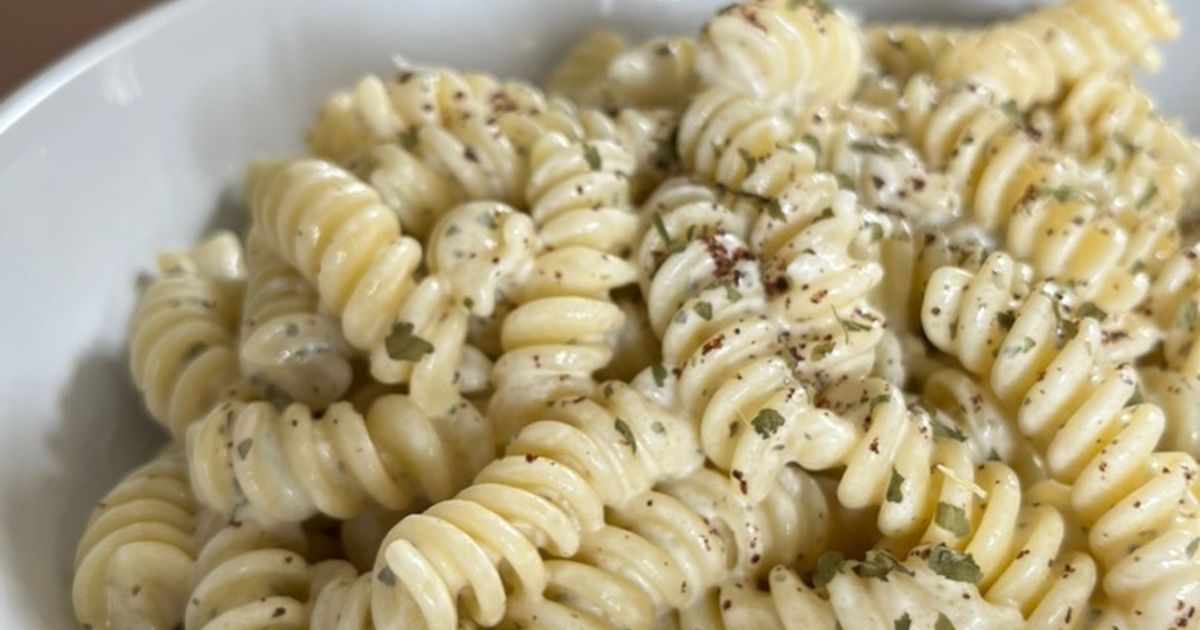 Lebanese Style Pasta With Yogurt And Garlic Sauce Recipe by Linda L ...
