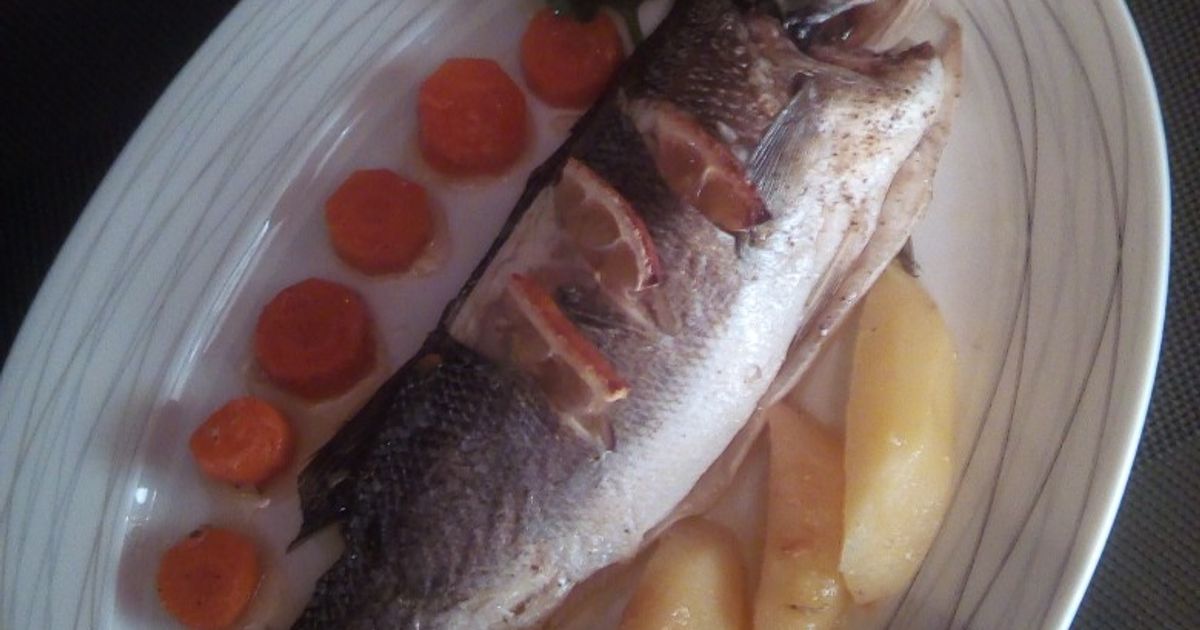 Λαβράκι στην γάστρα με πατάτες και καρότα Συνταγή από τον/την Blazenka ...