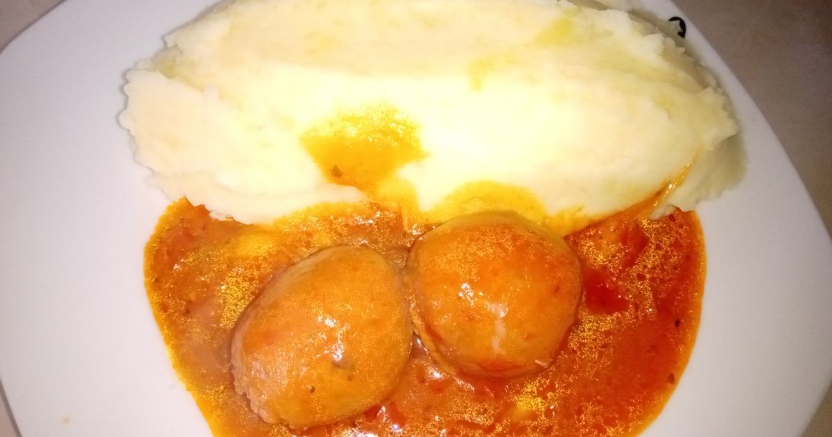 Chorizo A La Pomarola Con Puré Receta de 𝒞ℯ𝓁ℯ 𝒞𝒶𝓈𝓉𝒶ñℯ𝒹𝒶 🥰- Cookpad