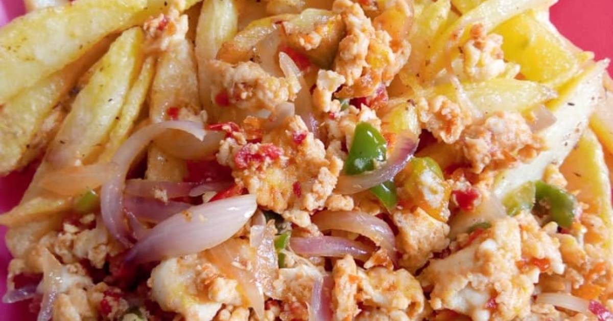 Fried Irish potatoes and egg source Recipe by Haleema's kitchen - Cookpad