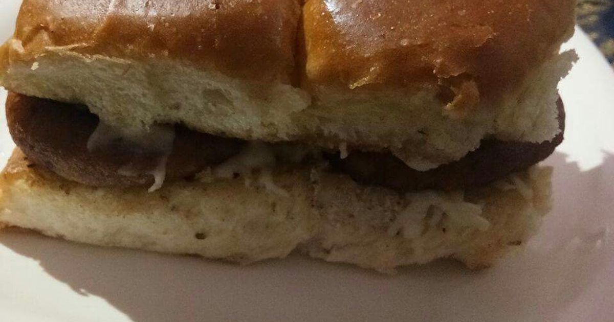 Tangy Cheese Vada Paav Burgar Recipe by Meena Dutt - Cookpad