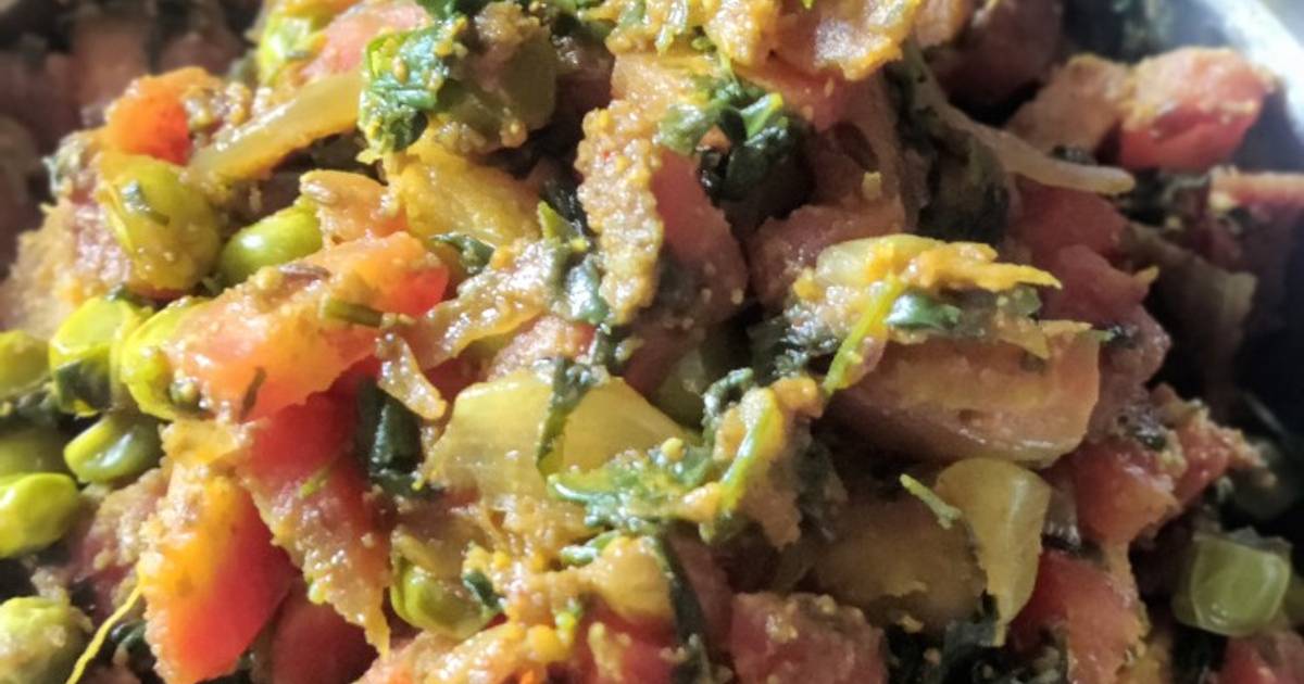 Alu gajar methi mutter Recipe by Vidyutaa Kashyap - Cookpad