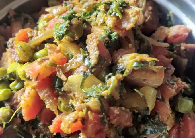 Alu gajar methi mutter Recipe by Vidyutaa Kashyap - Cookpad