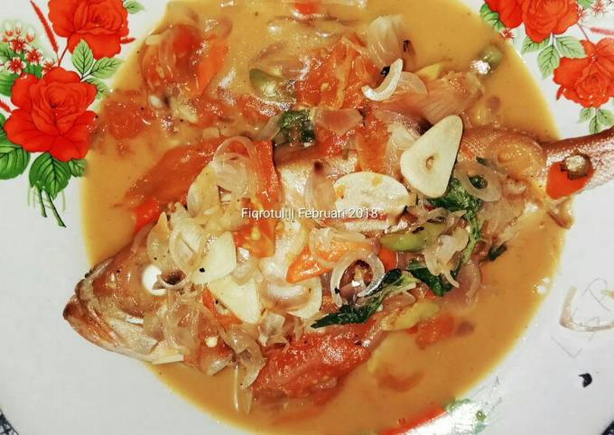 Resep Kakap merah kuah asam dan kemangi oleh Fiqrotul Jannah - Cookpad