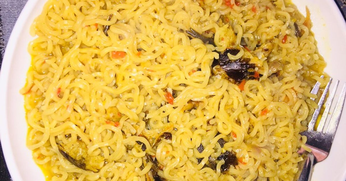 Indomie Da Dry Fish girki daga Xahra’s Cuisine - Cookpad