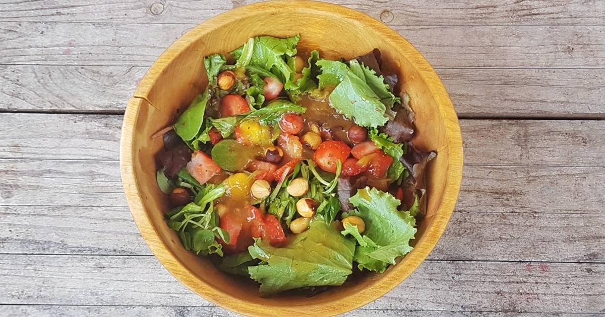 Ensalada de brotes tiernos, fresas y vinagreta de mango Receta de ...
