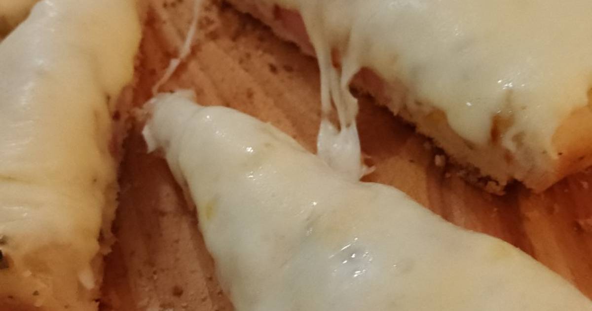 Figaza rellena de salchichas y huevo con mozzarella Receta de Juan ...