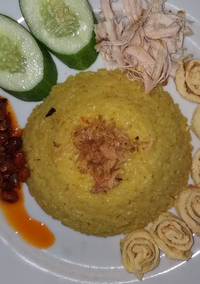 Resep Nasi kuning rice cooker pulen gurih oleh Maya Rosiana Rasyid - Cookpad