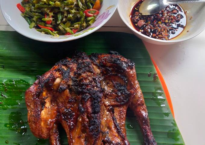 Resep Ayam kampung bakar bumbu pedas oleh Winda Permatasari - Cookpad