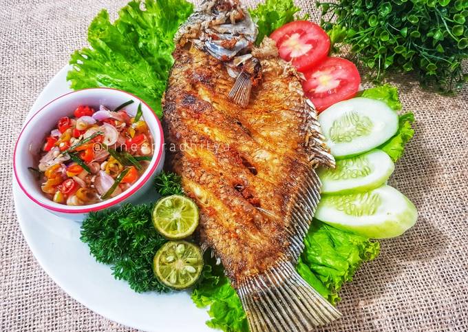 Resep Gurame goreng sambal matah oleh Rinee Pradhitya - Cookpad Resep Gurame goreng sambal matah oleh Rinee Pradhitya - Cookpad