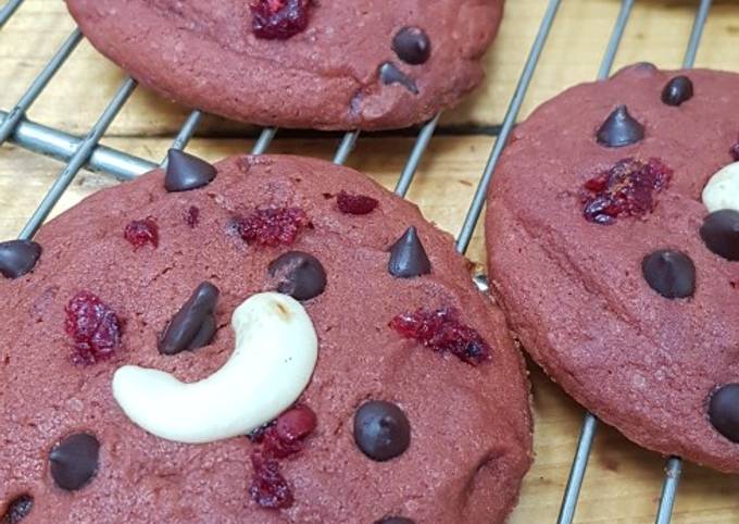 Resep Red Velvet Softbaked Cookies oleh Nata Sofia - Cookpad
