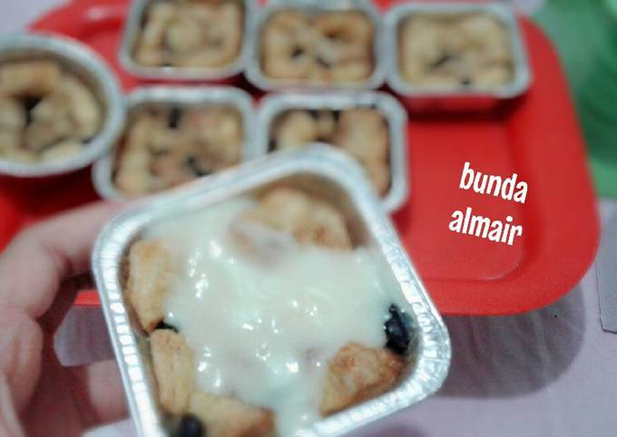 Resep Puding Roti w/ saus custard oleh mindy aulia - Cookpad