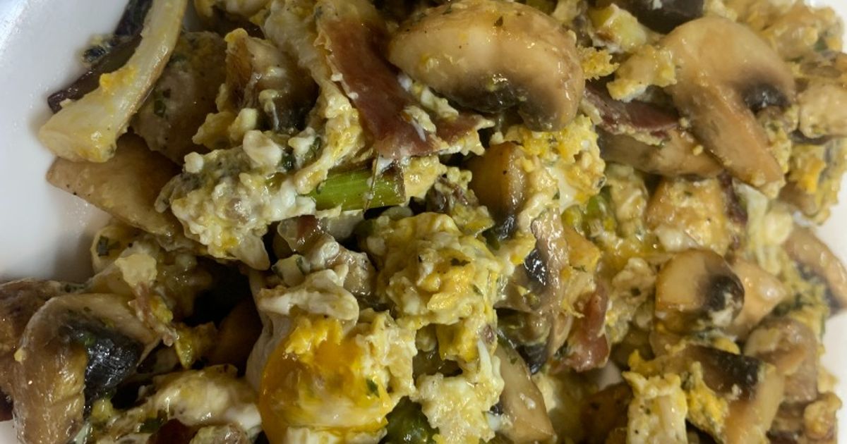 Revuelto De Champiñón Y Ajos Tiernos Receta de Adela Alonso Gallegos ...