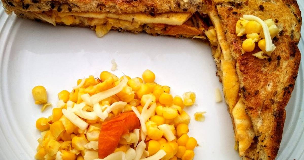 Cheesy corn paneer Sandwich Recipe by Rajput Amita Singh - Cookpad