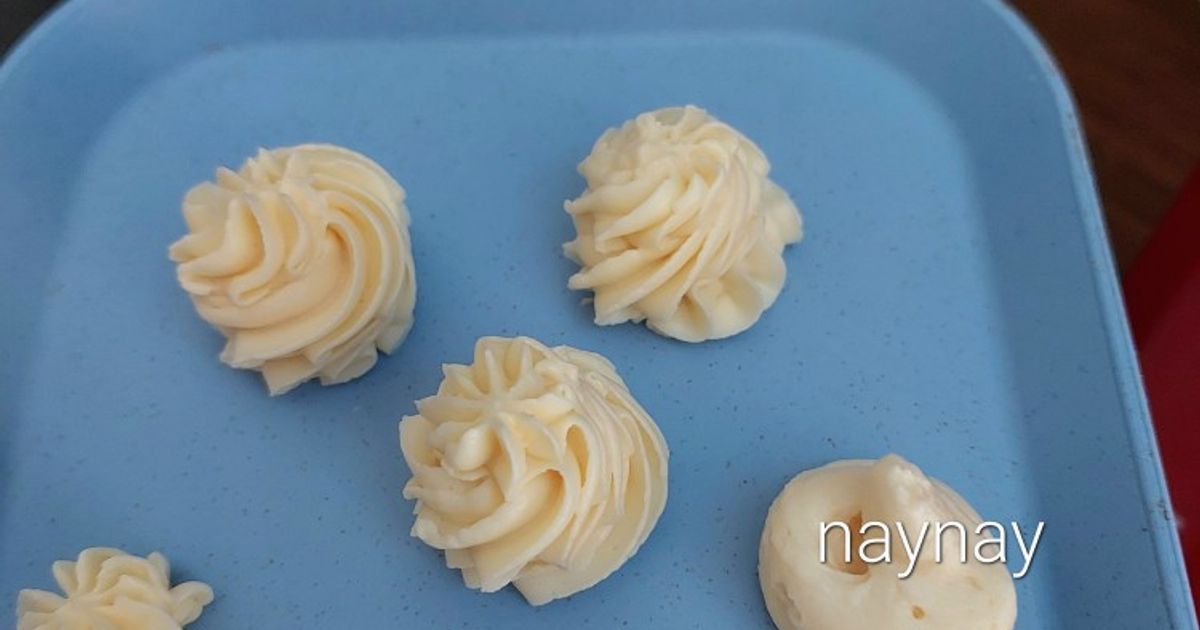 Resep Butter Cream Lembut,Kokoh,Creamy (Nggak Ngendal Dilidah) oleh ...