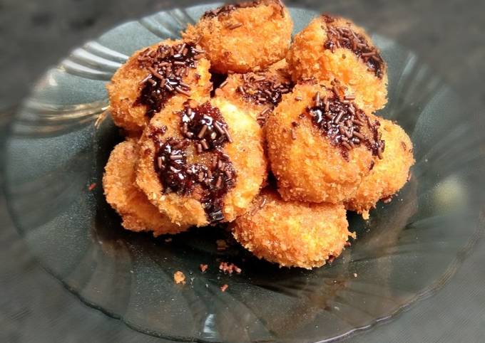 Resep Bola ubi coklat lumer oleh Ethyy - Cookpad