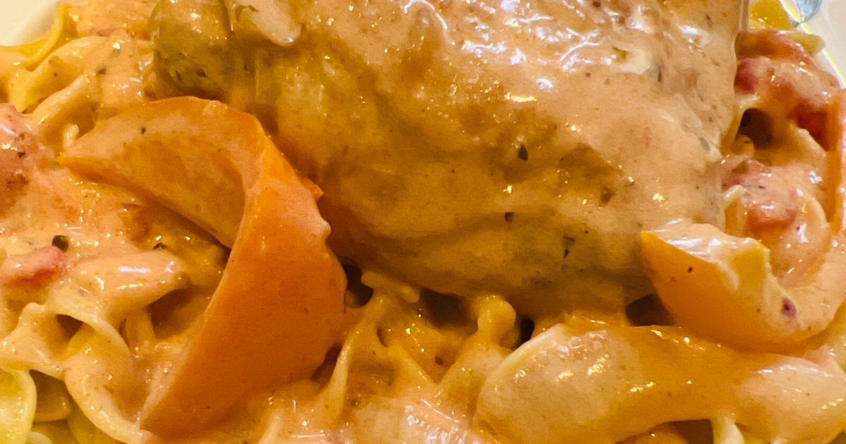Pink Alfredo Chicken Recipe by Crock Pot Girl 🤡