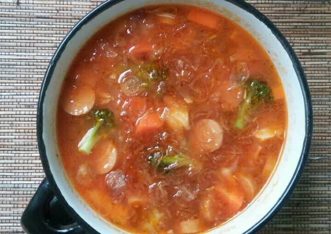 Resep Sup Merah Sosis dan Bakso Ayam oleh mimidini - Cookpad