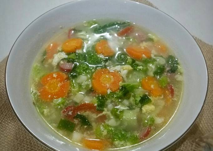 Resep Sop Wortel mix Sawi, Telur, Sosis oleh Teh Yanithea - Cookpad