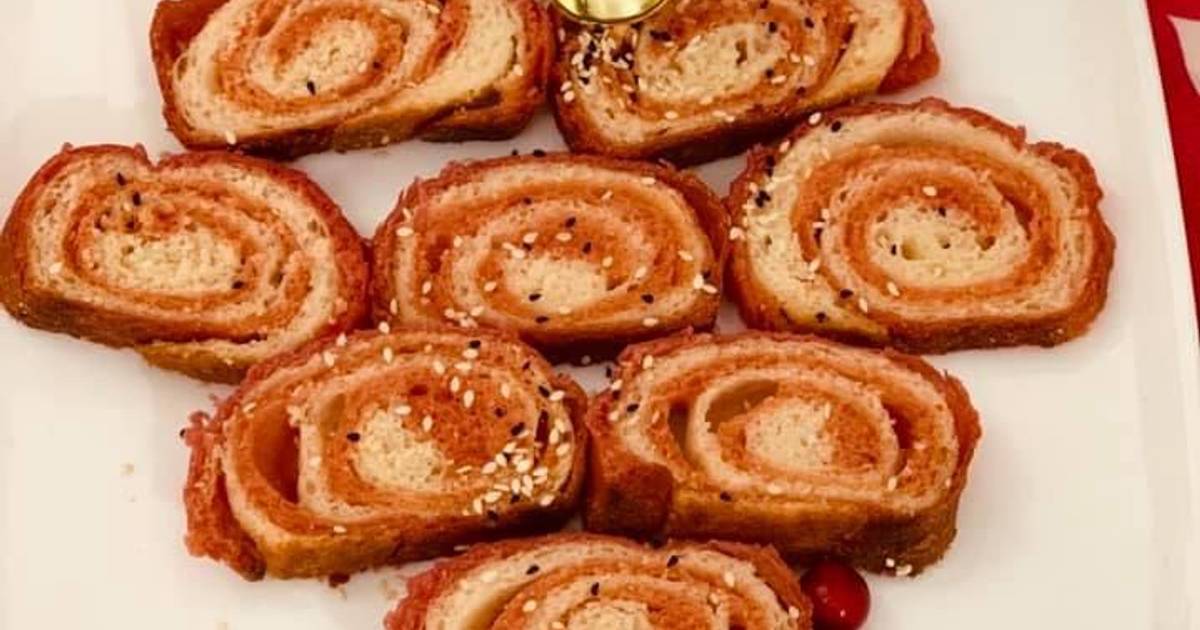Beetroot pinwheel Garlic Bread Recipe by Ruchika Anand - Cookpad