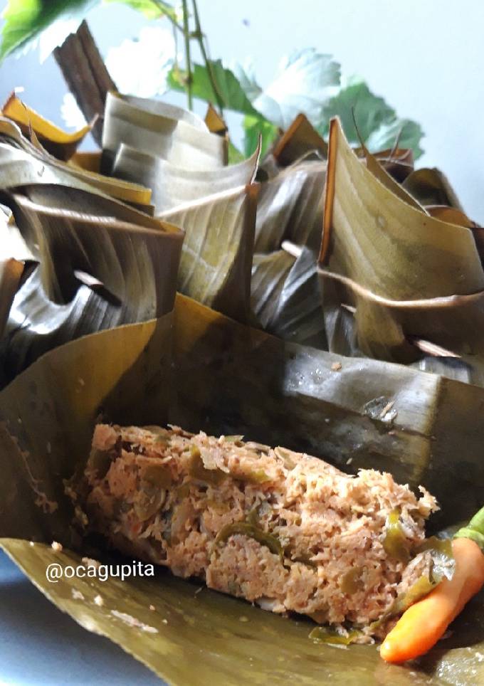 Resep Botok teri,petai cina dan daun so oleh Oca Gupita - Cookpad